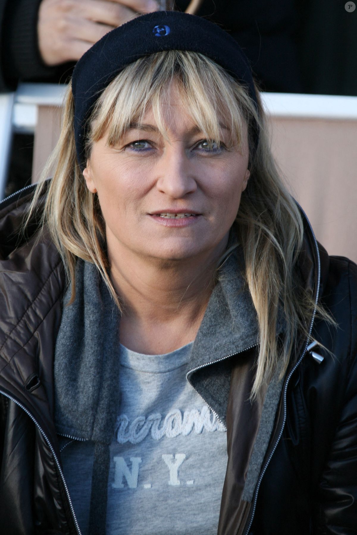 Photo : Christine Bravo pose lors du 12ème 'Festival du film d'humour ...