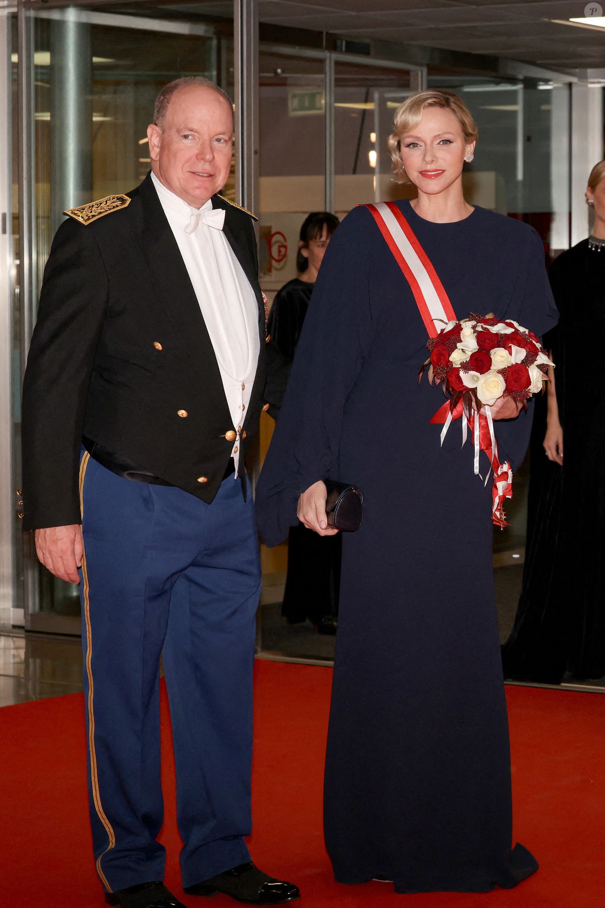 Photo : Ce 14 mars, le couple a quitté le Rocher pour se rendre à Paris ...