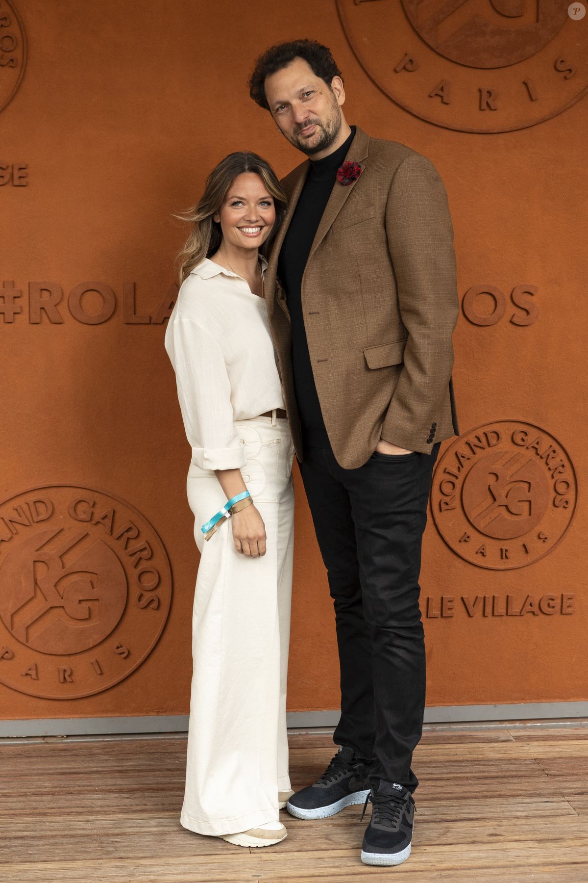 Photo : Éric Antoine et sa compagne Gennifer Demey au village lors des ...