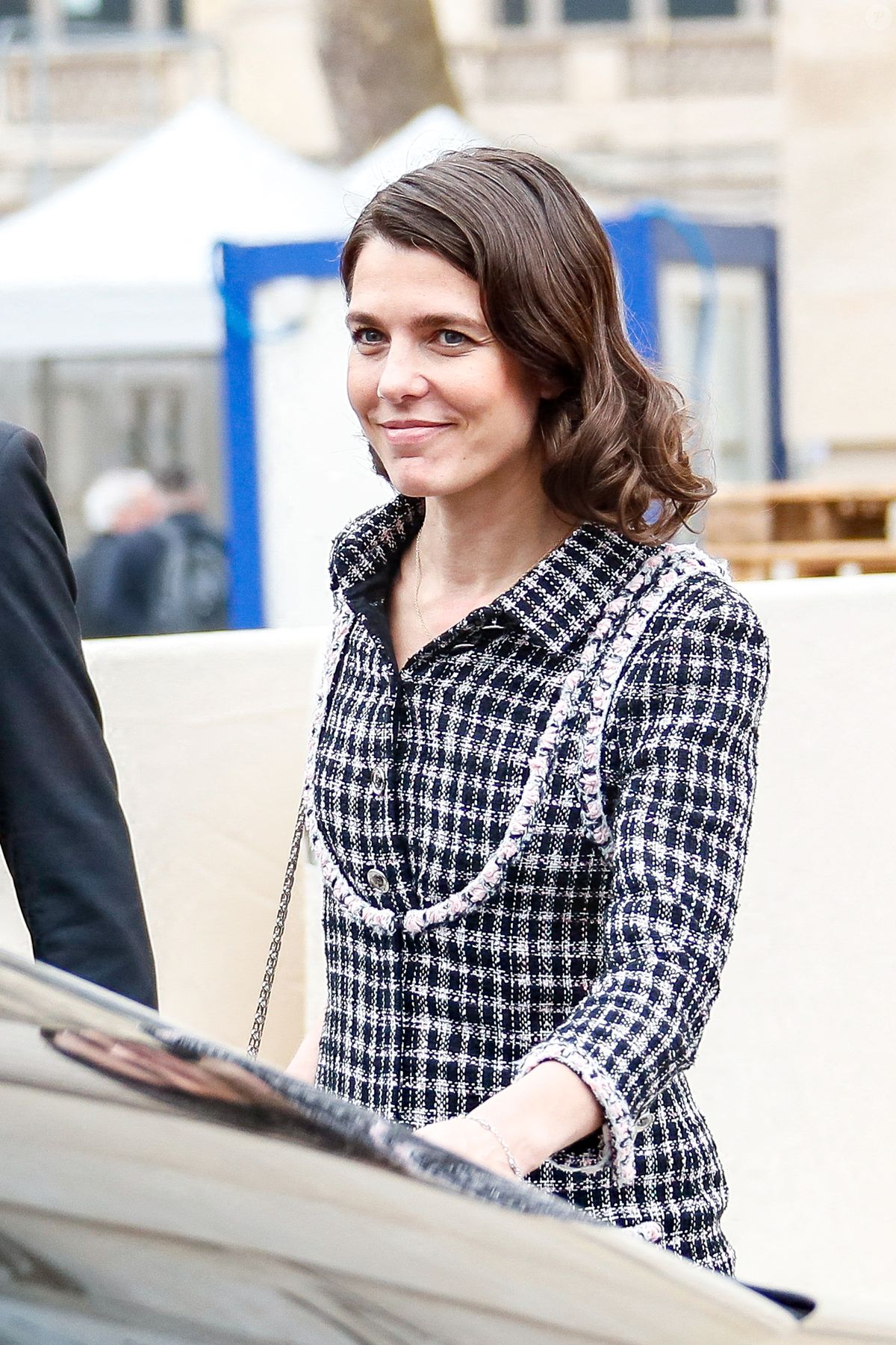 Photo : Charlotte Casiraghi aux sorties du défilé Chanel Mode Féminine ...