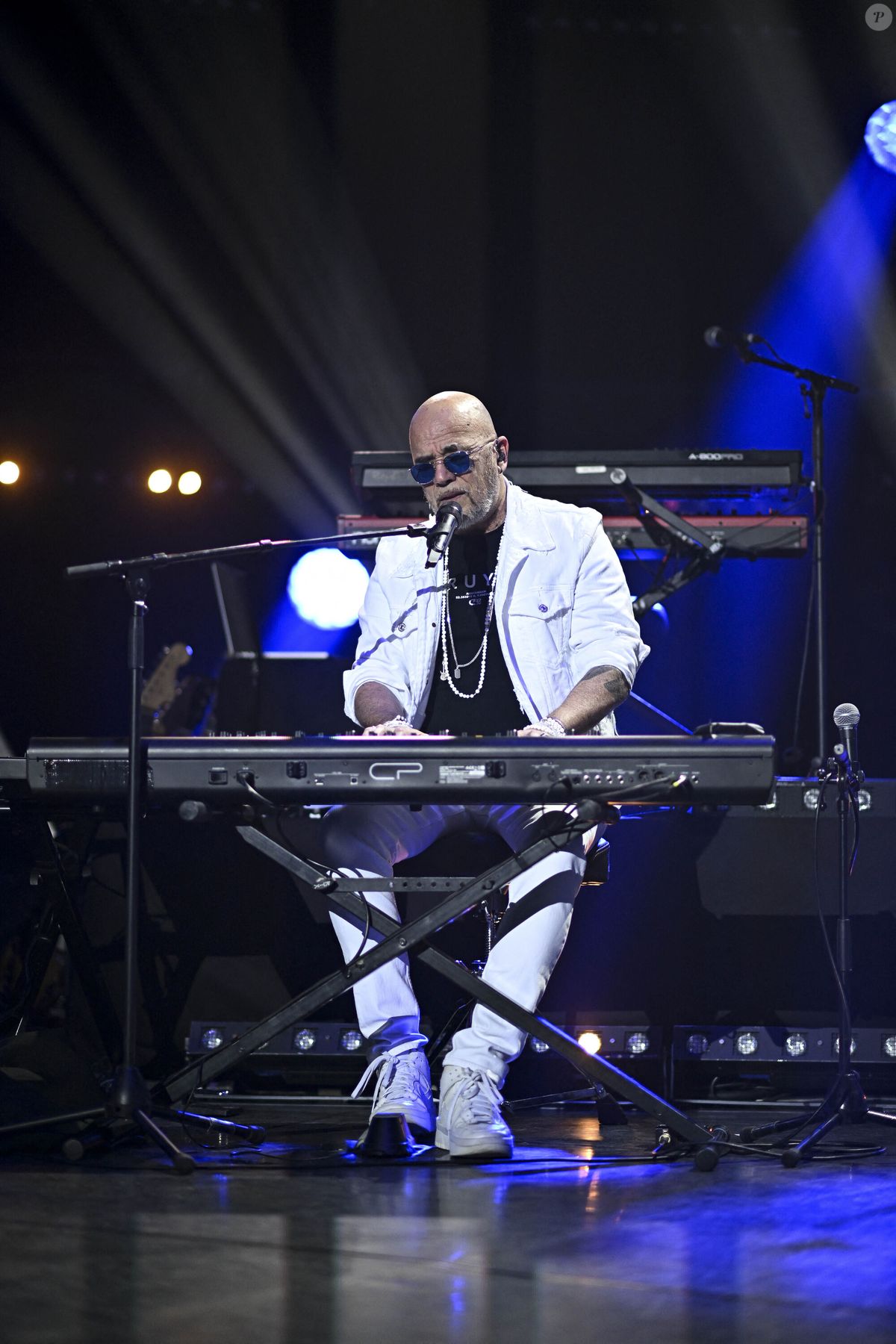 Photo : Exclusif - Pascal Obispo sur scène lors du concert "Leurs voix ...