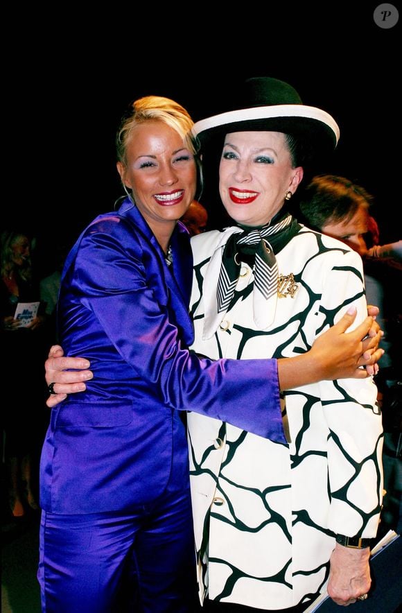 Photo : Élodie Gossuin et Geneviève de Fontenay à la conférence de ...