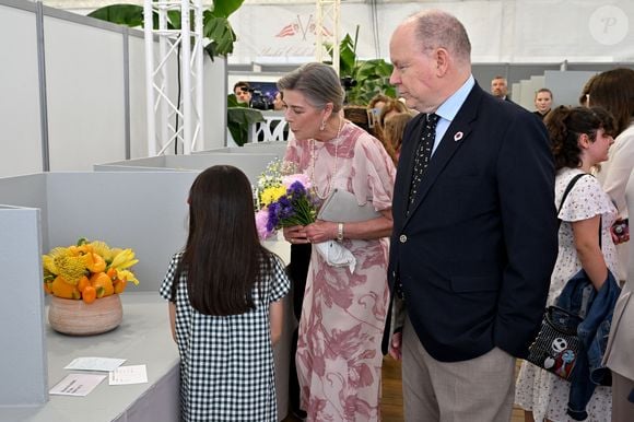 Caroline de Monaco opte pour une élégante robe de printemps et un ...