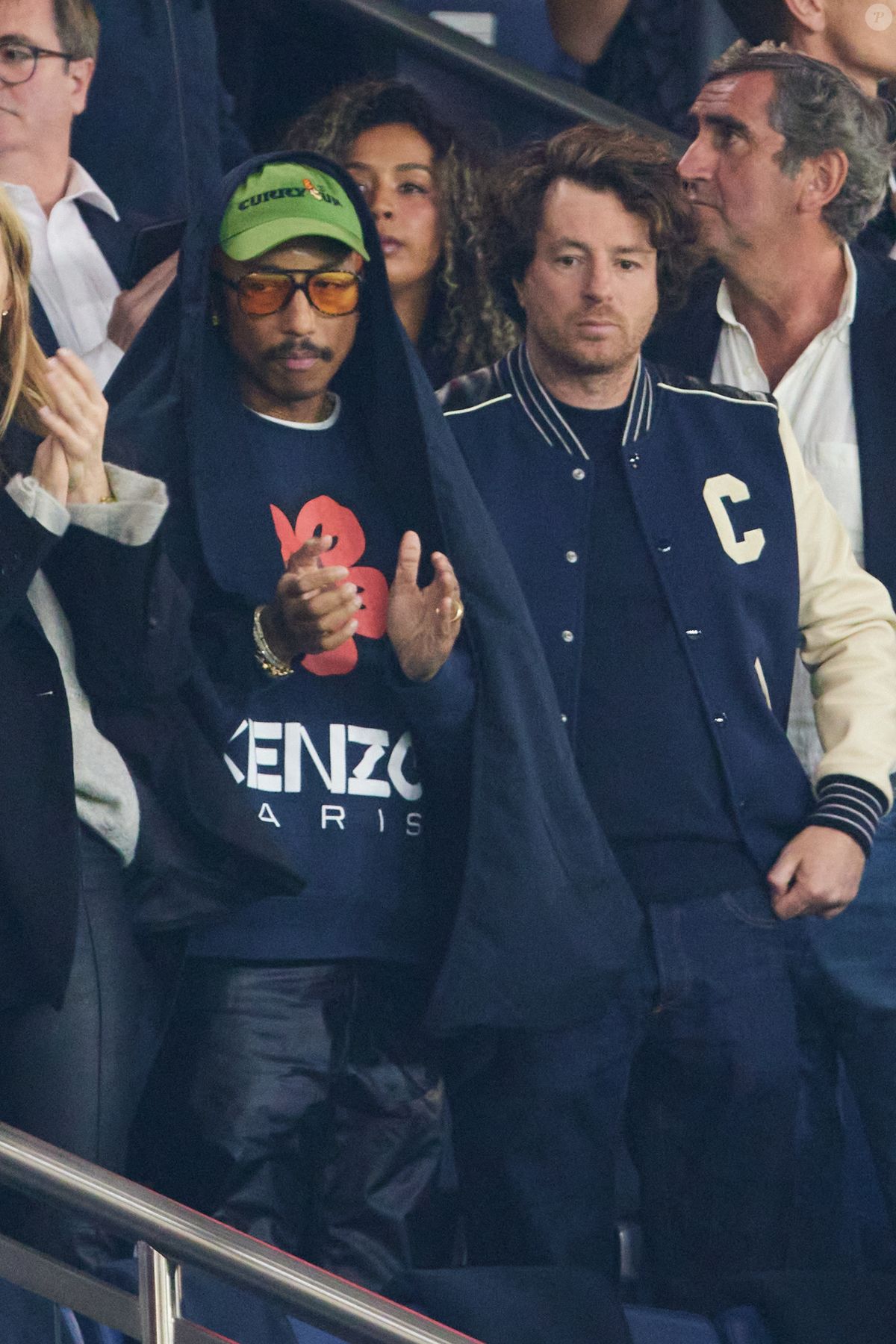 Photo : Pharrell Williams et Jean Imbert dans les tribunes lors du ...