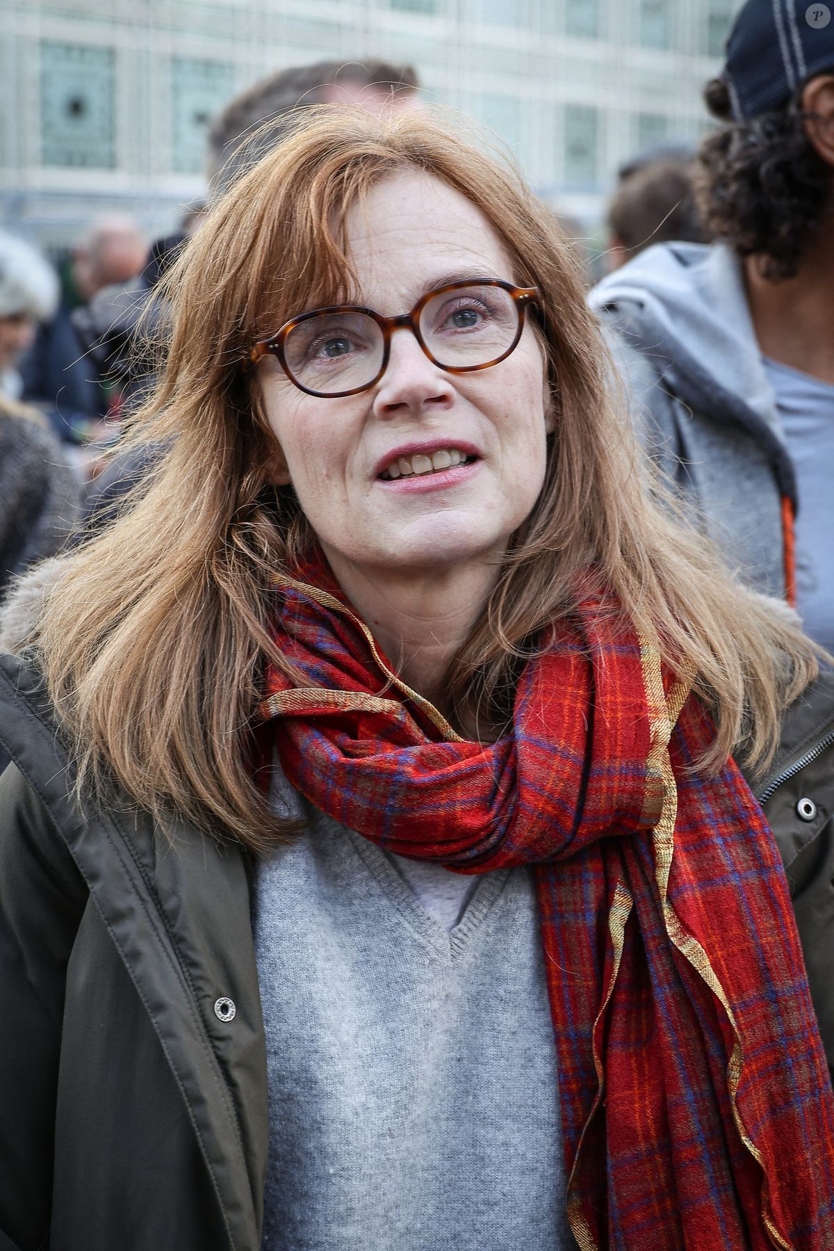 Photo : Isabelle Carre participe à la marche silencieuse organisée par ...