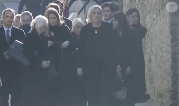 Jordan Bardella présent pour soutenir Marine Le Pen, il croise son ex ...