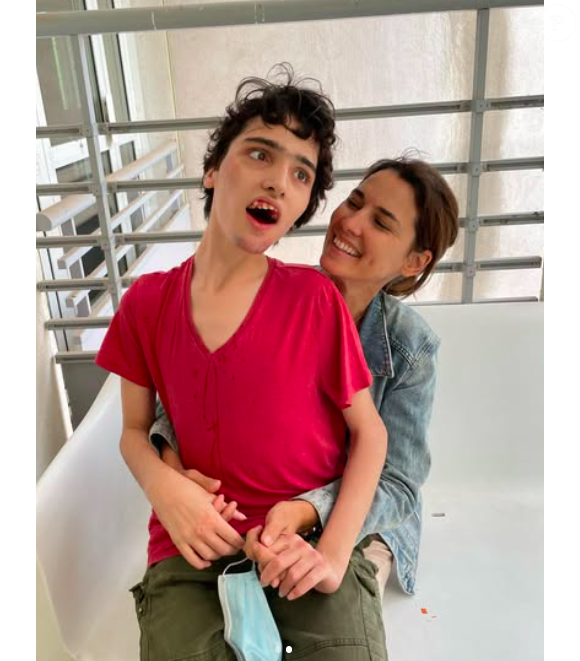 "Quand son frère est parti, il a découvert..." : Églantine Éméyé raconte sa vie avec son autre ...