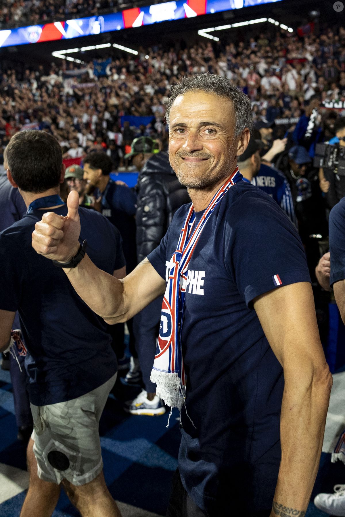 Photo : Luis Enrique - Les joueurs du PSG célèbrent leur titre de ...