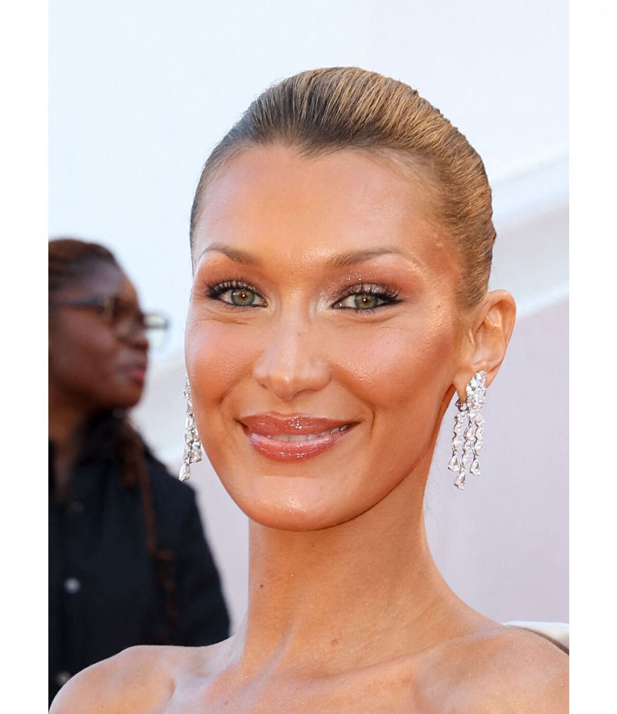 Photo : Bella Hadid - Montée des marches du film " Garance " lors du ...