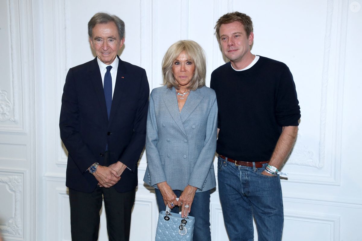 Photo : Bernard Arnault, Brigitte Macron et J.W. Anderson au Greeting ...