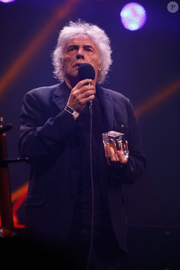 Yves Simon marié à 81 ans avec Aménéh Moayedi, 36 ans plus jeune ...