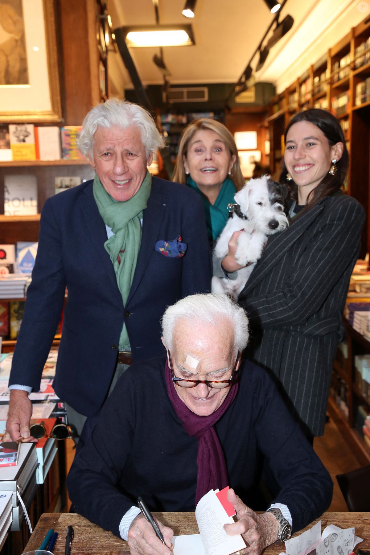 Photo : Exclusif - Philippe Labro dédicace son livre pour Alain Bernard ...