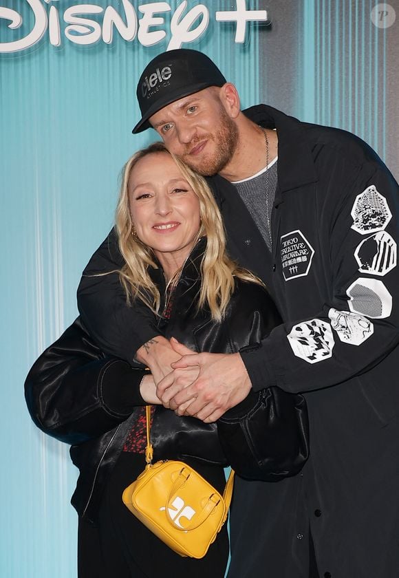 Virginie Efira tout sourire avec Niels Shneider, Sophie Marceau ...