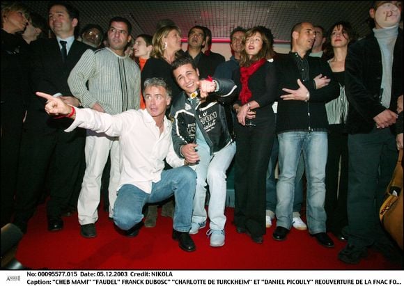 Photo : Il a été un chanteur star il y a plusieurs années Cheb Mami ...