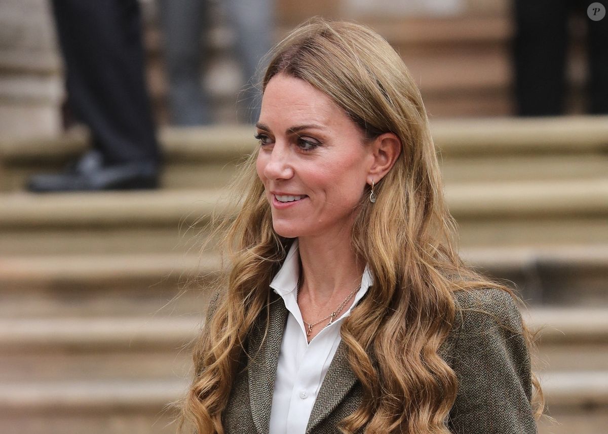 Photo : D'ordinaire brune, Kate Middleton a déchaîné les passions avec ...
