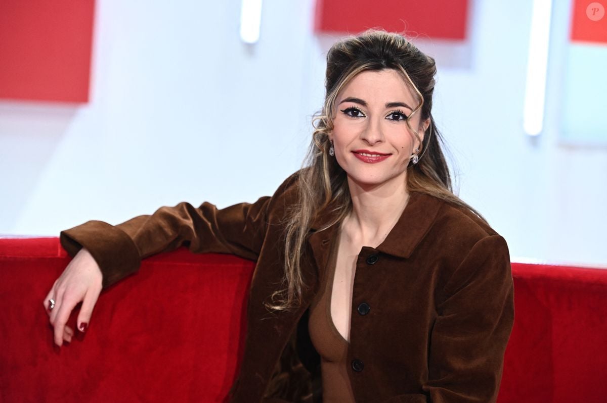 Photo : Exclusif - la chanteuse Vernis rouge ( Manon Debs ...