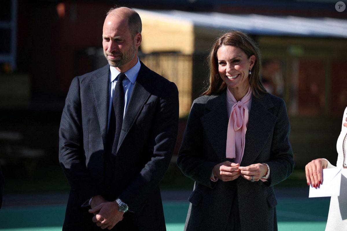 Photo : Le Prince et la Princesse de Galles lors d'une visite à l'école ...