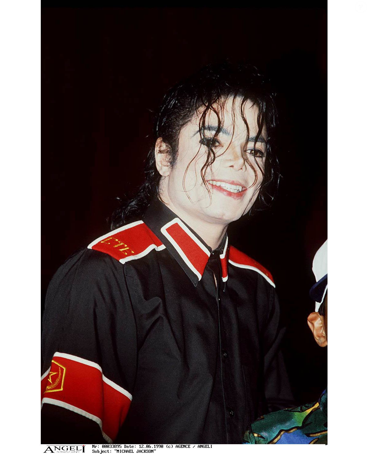 Photo : "MICHAEL JACKSON" SOURIANT "PORTRAIT" - Purepeople
