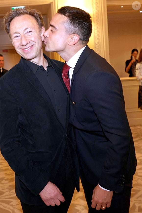 Photo : Heureusement, Stéphane Bern n'a aucun mal a poursuivre sa ...