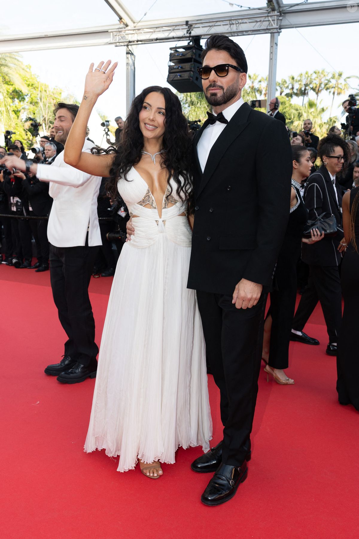 Photo : Nabilla Benattia et son mari Thomas Vergara - Montée des marches du film « The history ...