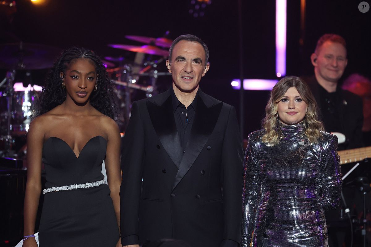 Photo : Ebony et Marine avec Nikos Aliagas lors du prime 15 de la "Star ...