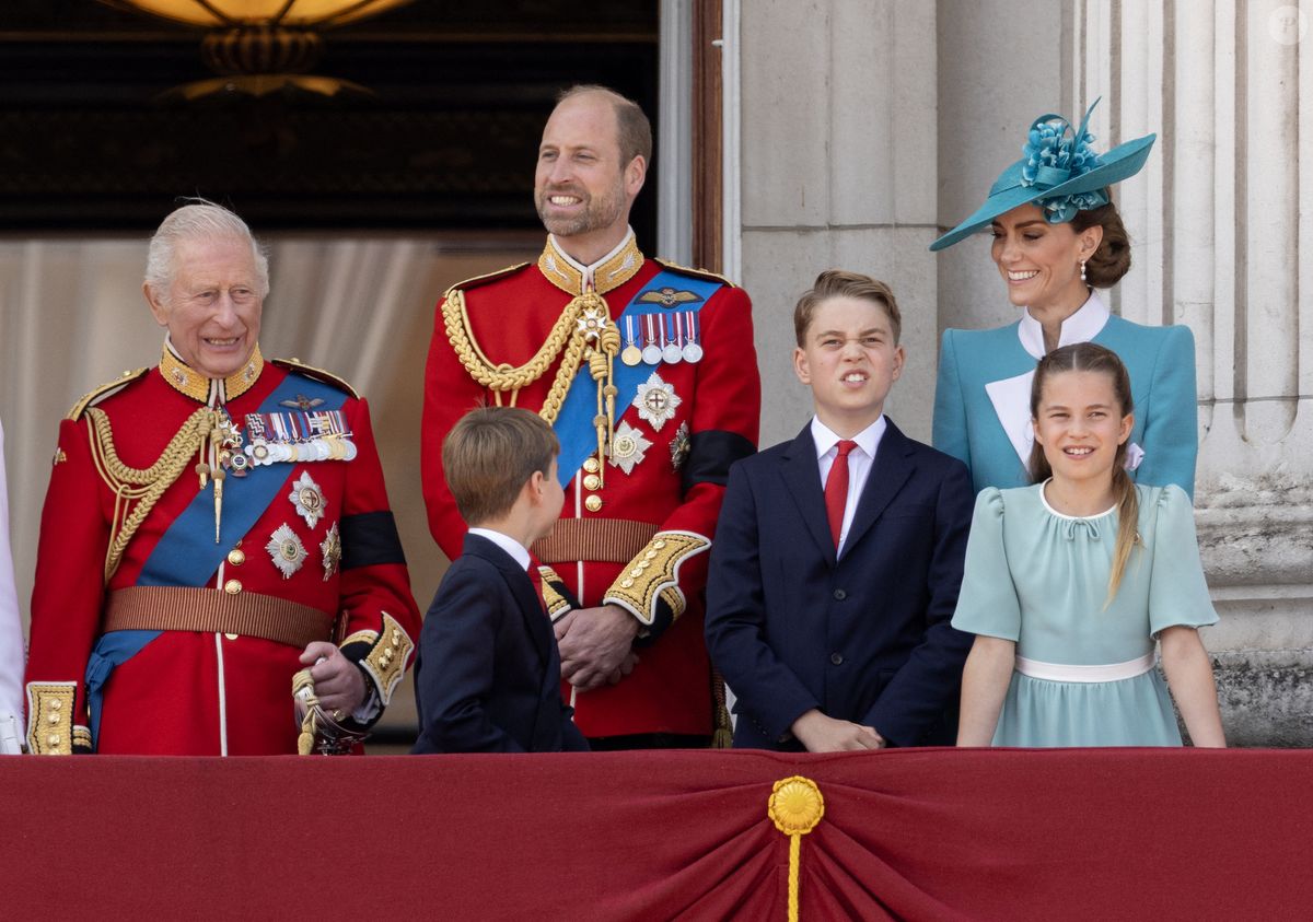 Photo : Les membres de la famille royale britannique au balcon de ...
