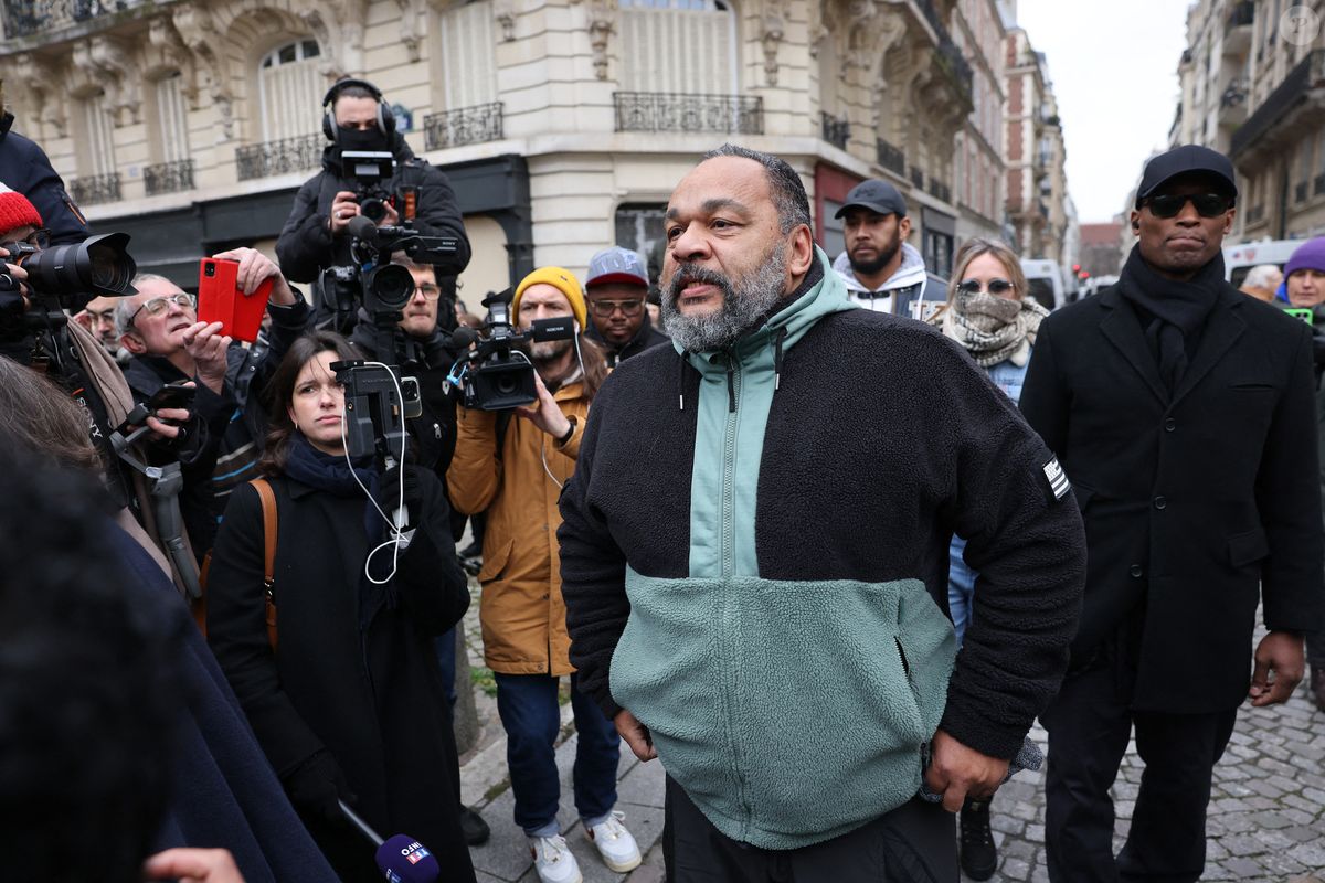 Photo : Dieudonné M'Bala M'Bala - Arrivées à l'hommage à Jean-Marie Le ...