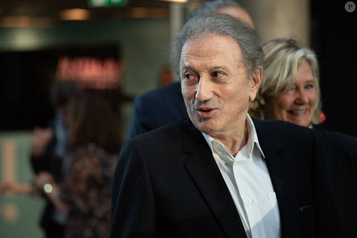 Photo : Michel Drucker assiste à une cérémonie au siège de France ...
