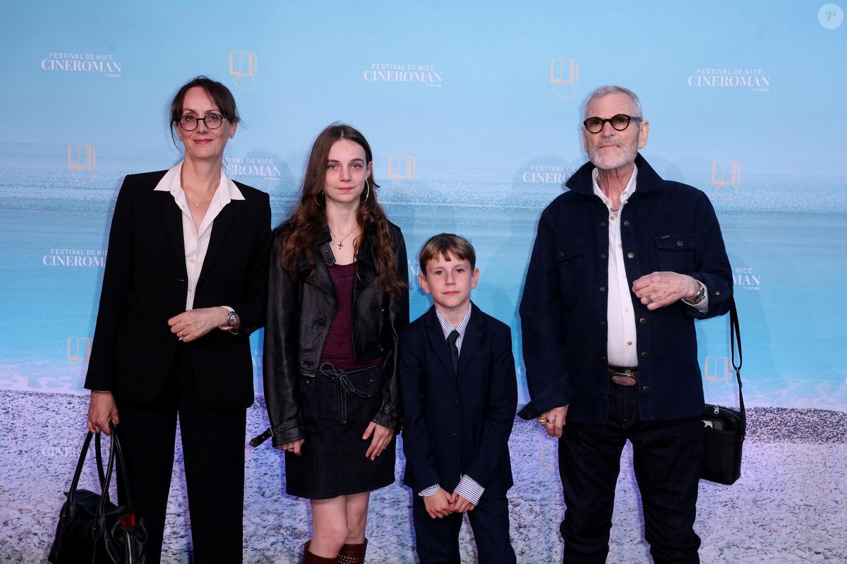 Photo : Tchéky Karyo, sa compagne Valérie Keruzoré et leurs enfants Louise et Liv Karyo - Tapis ...