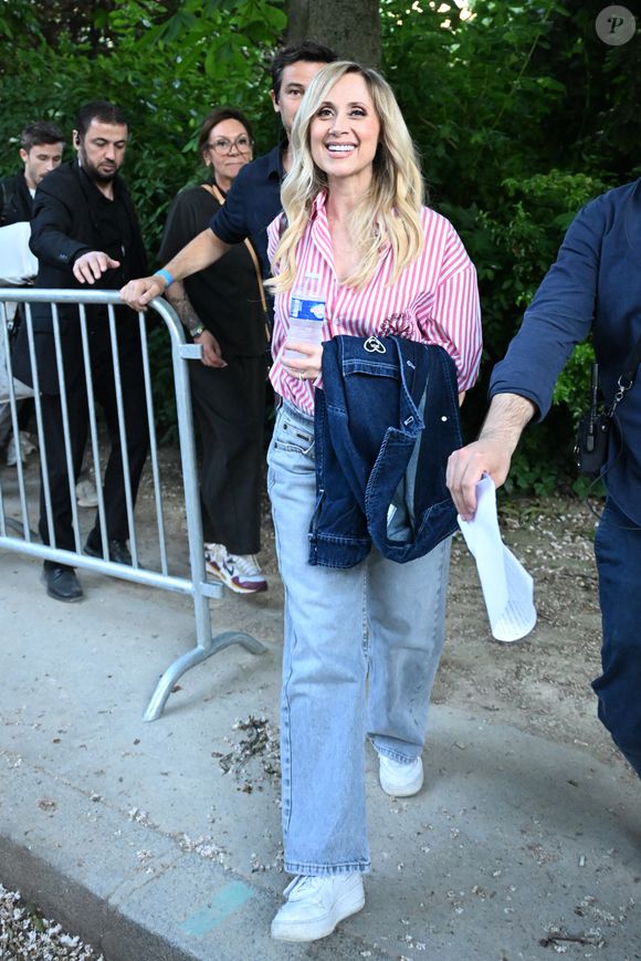 Lara Fabian montre le visage de son mari au métier insolite, lors de ...