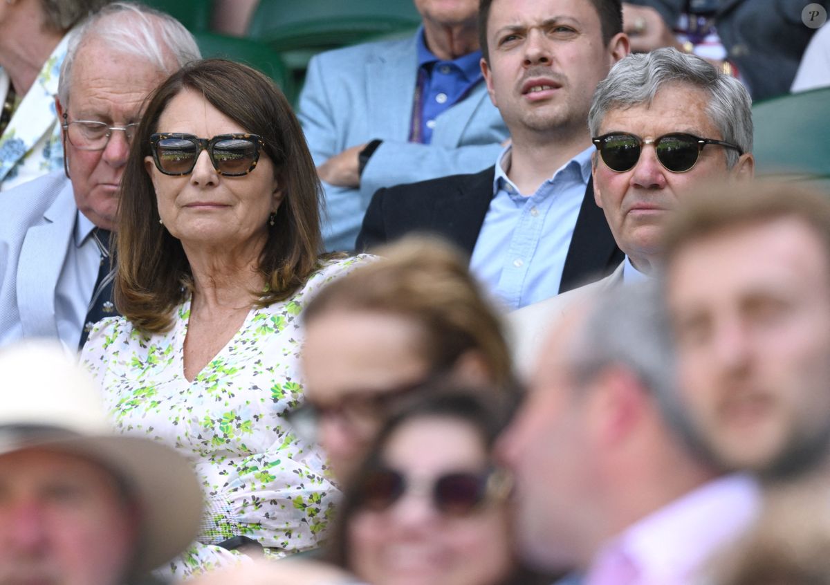Photo : Mais Carole Middleton est aussi une grand-mère particulièrement ...