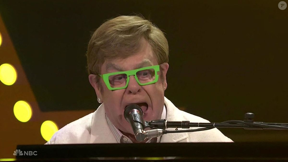 Photo : Elton John sur le plateau de la NBC le 6 avril 2025. Photo ...