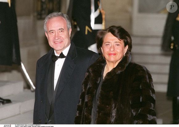 Photo : Le rockeur va alors la prendre pour la mère de Jean Tiberi ...