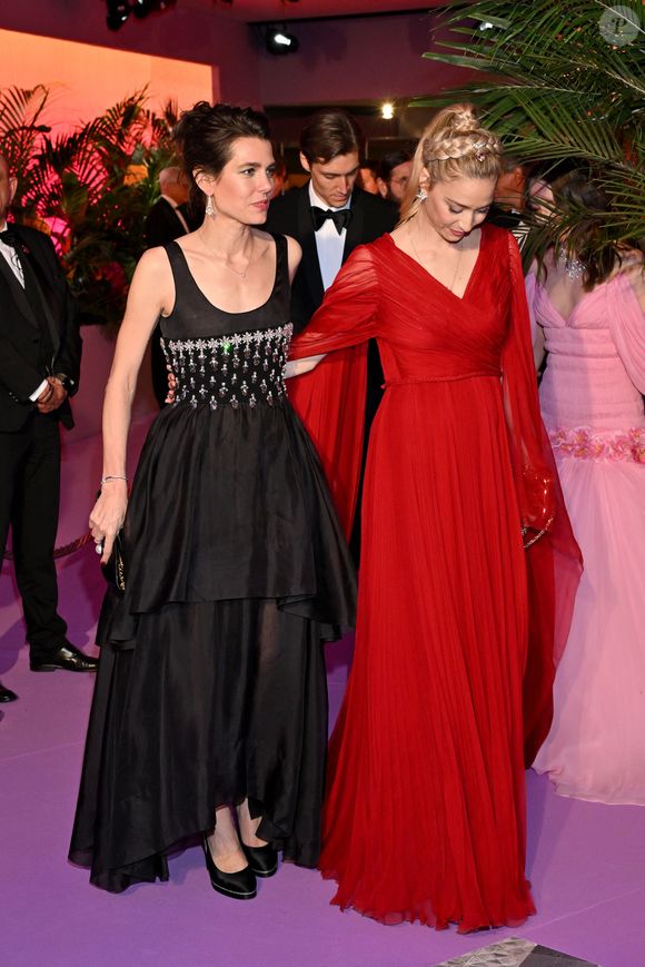 Charlotte Casiraghi et Béatrice Borromeo en solo au Bal de la Rose ...