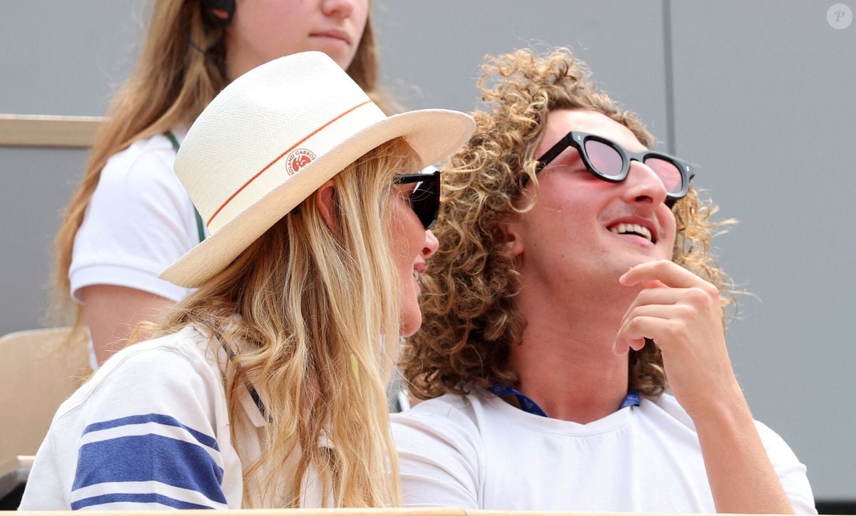 Photo : Isabelle Camus et son fils Joalukas Noah dans les tribunes lors des Internationaux de ...