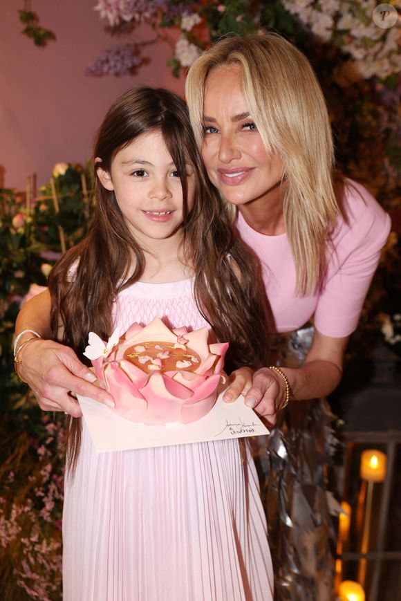 Photo : Adriana Karembeu avec sa fille Nina - A l'occasion de la fête des Mères, Adriana ...