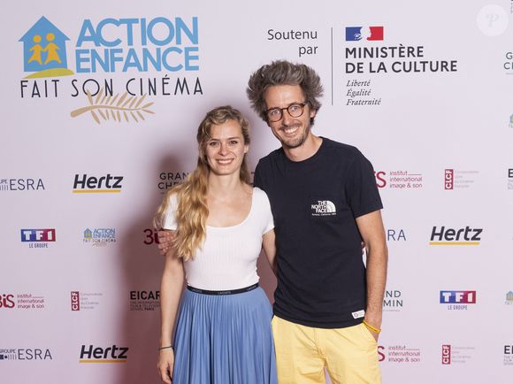 Gus l'illusionniste : en pleine balade avec sa fille Alma à Paris, il ...