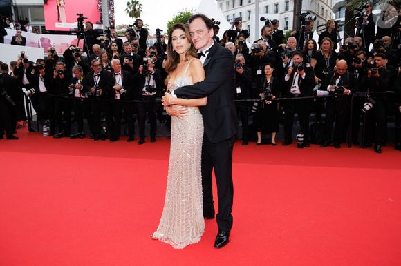 Du cinéma et de l'amour pour l'ouverture du Festival de Cannes : Arielle Dombasle avec Bernard ...