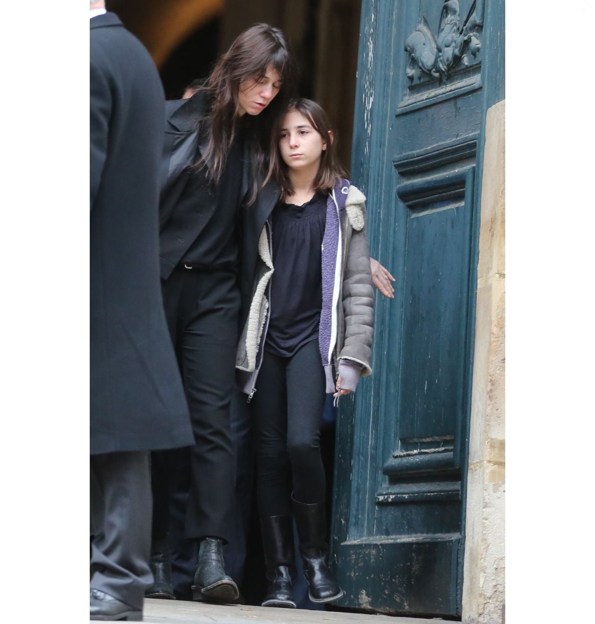 Photo : Charlotte Gainsbourg et sa fille Alice aux obsèques de Kate ...
