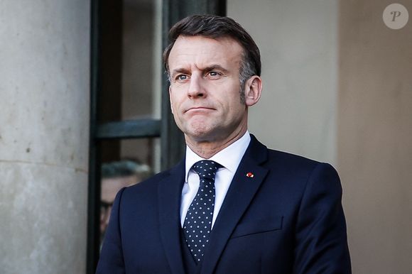 Photo : Emmanuel Macron a fait réaliser une gerbe de fleurs pour l ...