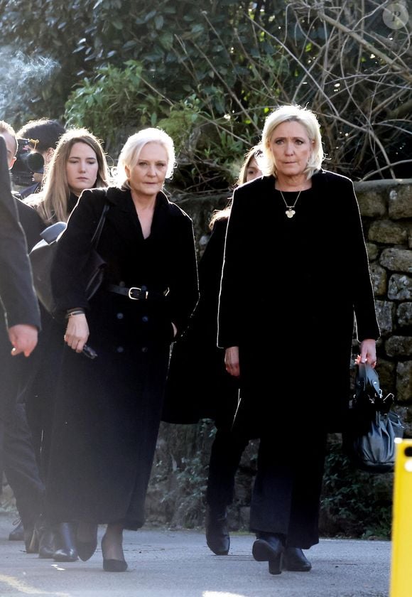 Jordan Bardella présent pour soutenir Marine Le Pen, il croise son ex ...