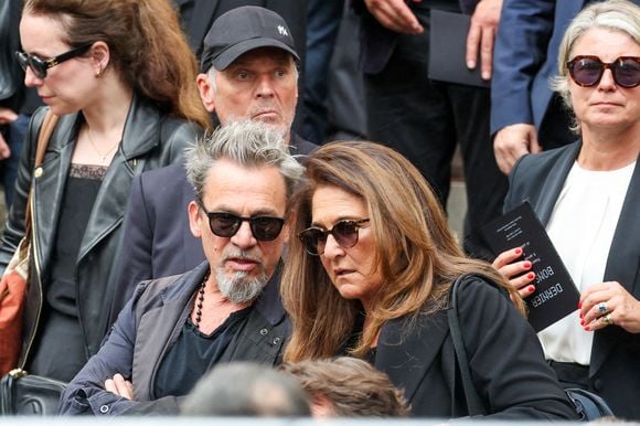 Ultimes adieux à Thierry Ardisson : la cérémonie religieuse capturée en ...