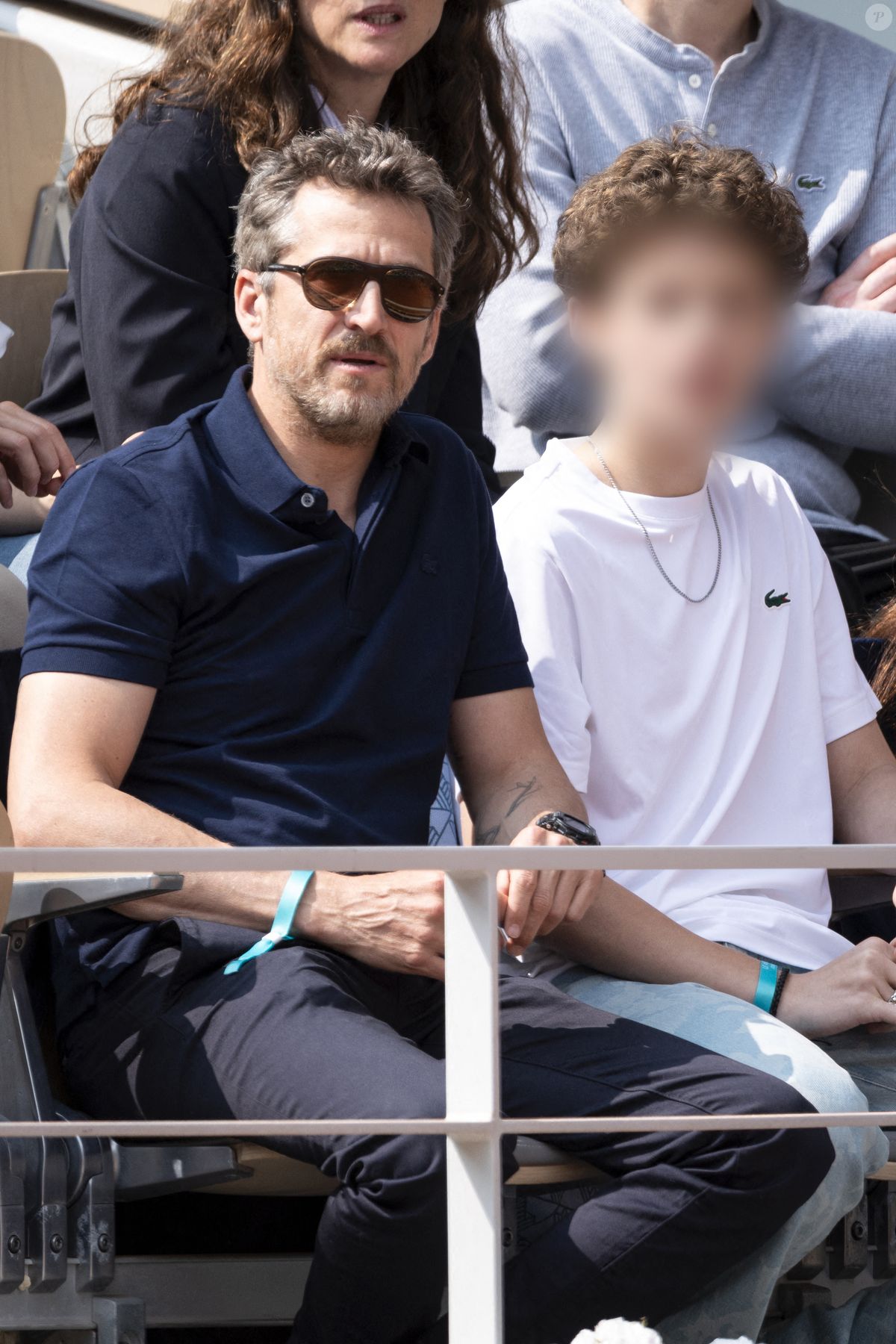 Photo : Le jeune homme de 14 ans a également accompagné Guillaume Canet ...