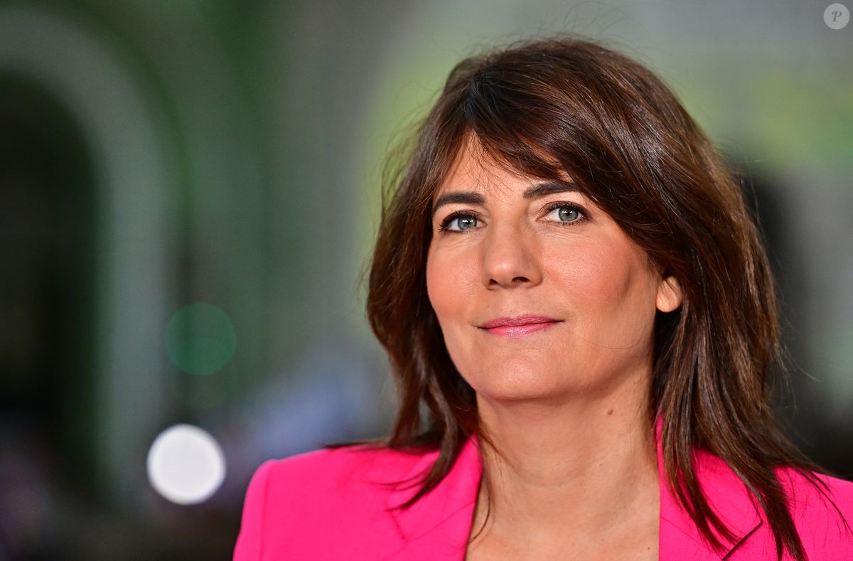 Photo : Estelle Denis présente son émission "Estelle Midi" (RMC) depuis ...