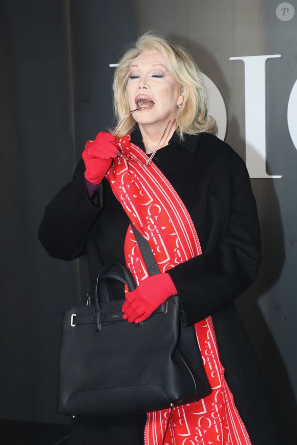 Photo : Amanda Lear au photocall du défilé Dior Homme à l'École ...