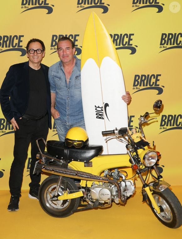 Photo : James Huth et Jean Dujardin lors de la projection spéciale pour célébrer les 20 ans de ...