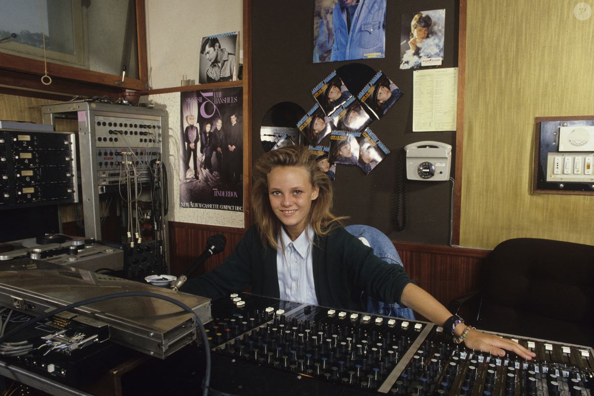 Photo : Archives - Vanessa Paradis dans les studios de la maison d ...