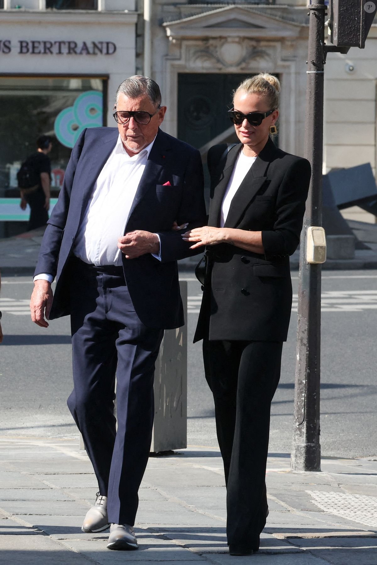 Photo : L'heure est au recueillement pour grand nombre des proches de ...