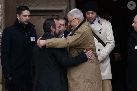 Photo : Le grand-père Philippe Vedovini arrive à la cérémonie funéraire ...