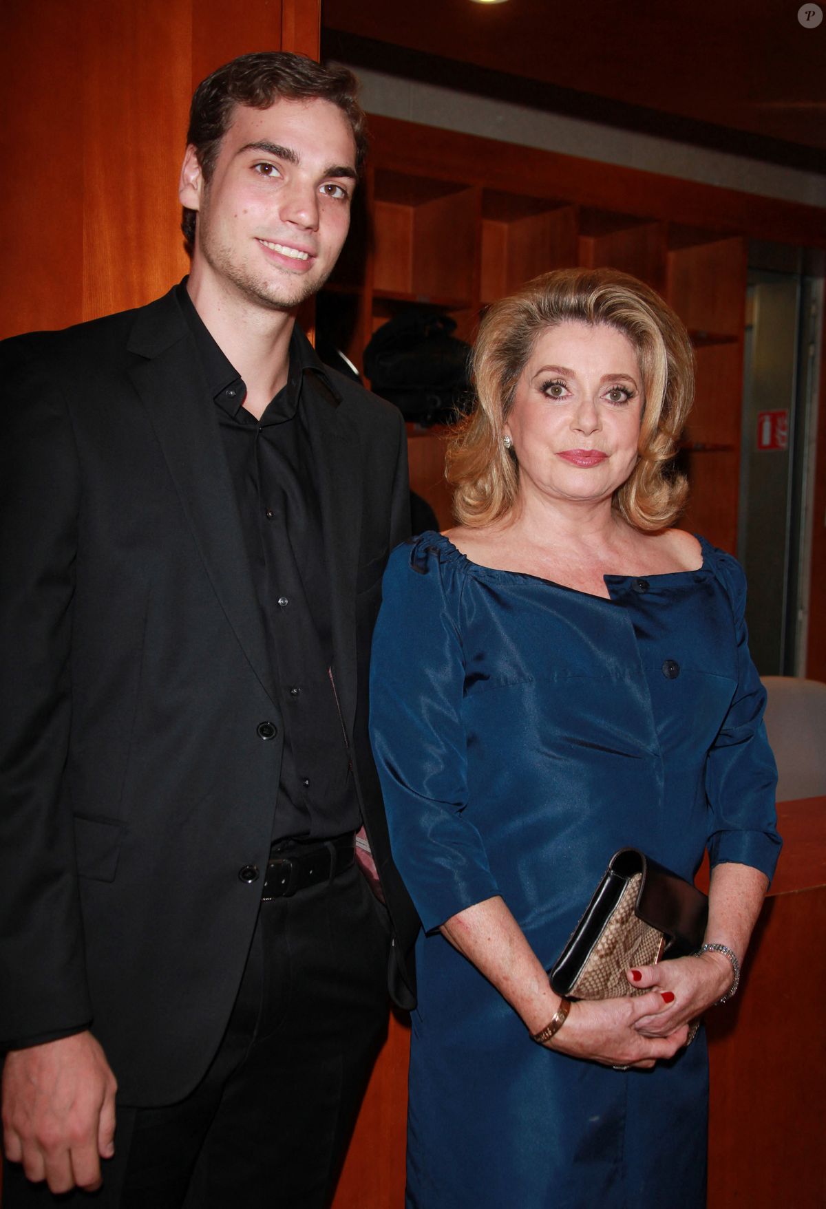 Photo : Catherine Deneuve et Valentin Montand assistent à la projection ...